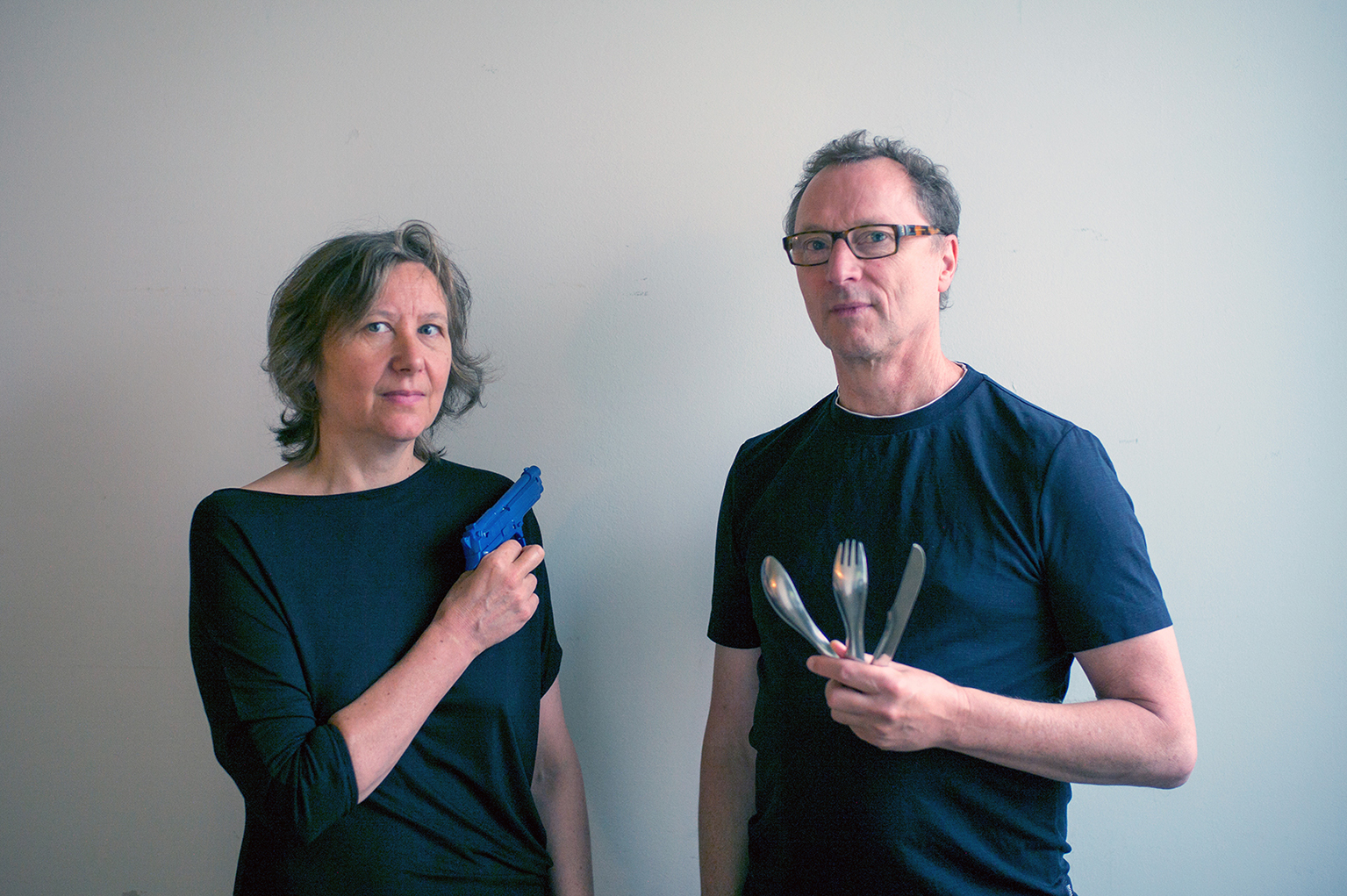 Vom Speck B’steck zum Waffendreck: Eine Ausstellung von Thomas ...